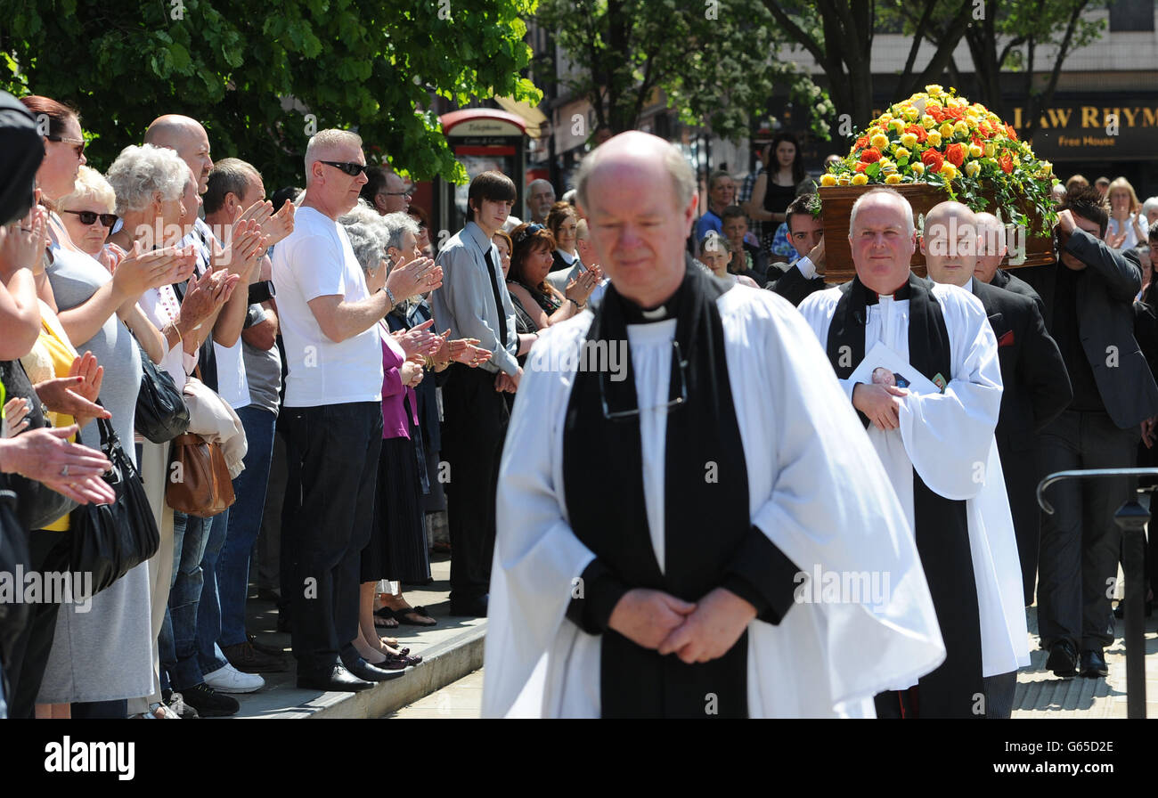Paul Shane funeral Stock Photo - Alamy