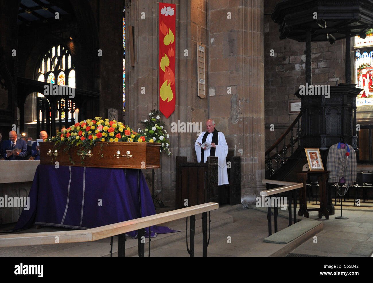 Paul shane funeral hi-res stock photography and images - Alamy