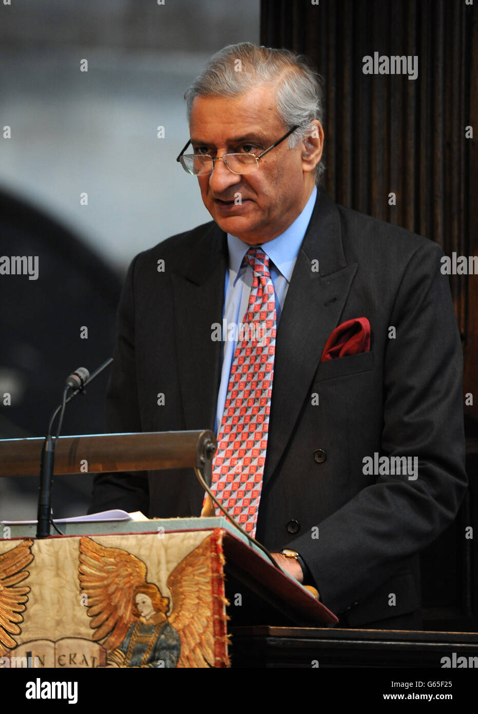 Kamalesh Sharma, Commonwealth Secretary-General, reads from the Nave ...