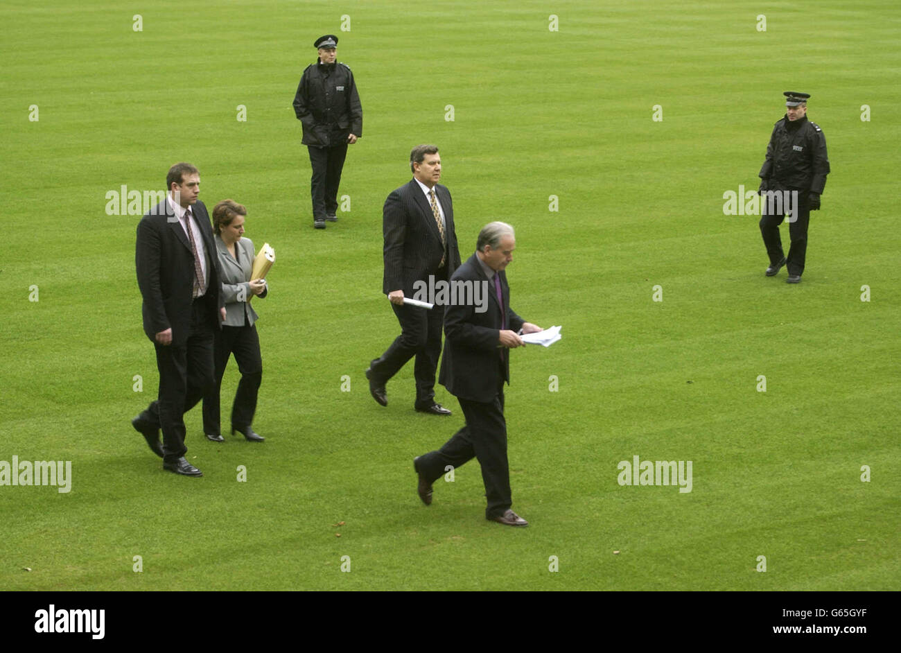 Zimbabwe Debate - Tim Lamb Stock Photo - Alamy