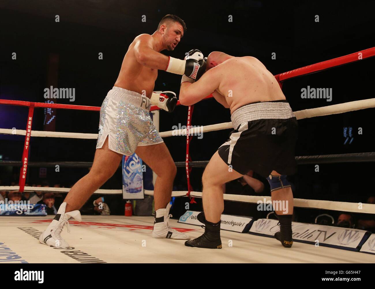 Boxing glow at bluewater hi-res stock photography and images - Alamy