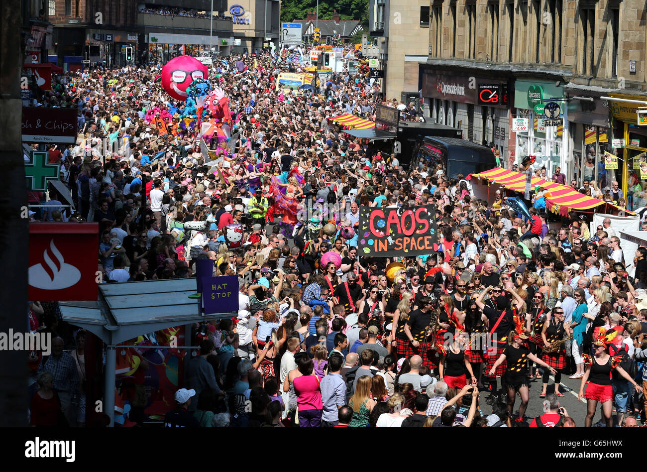 Parade mardi gras glasgow byres road west end festival hi-res stock ...
