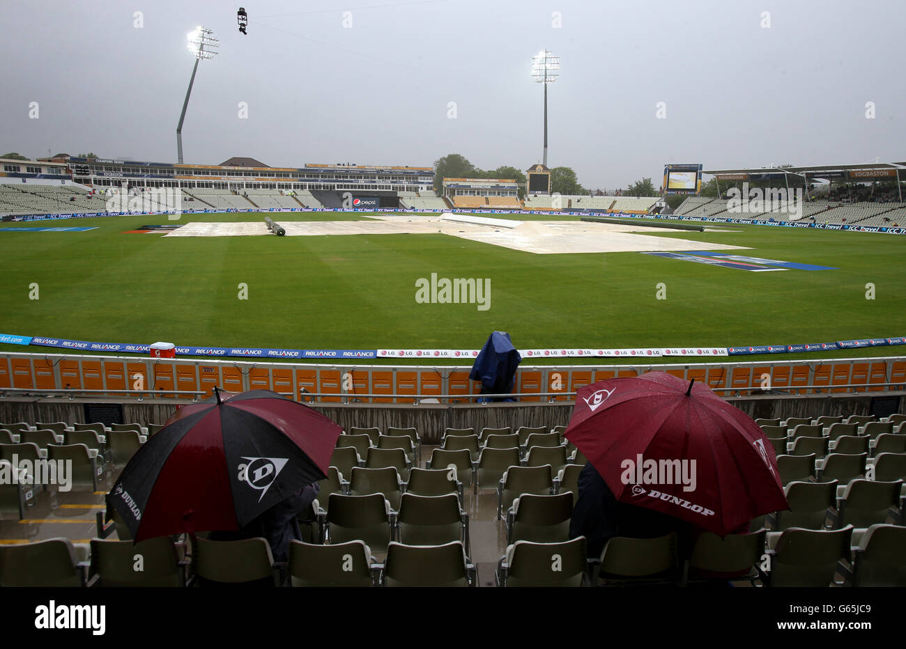 Sport cricket rain cricket pitch covers hi-res stock photography and ...