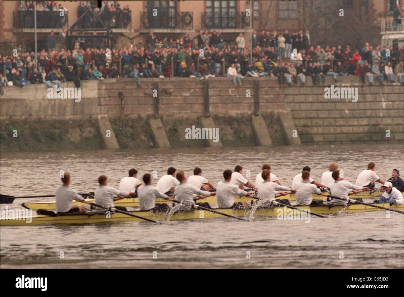 The Boat Race, Rowing.. The crews row past supporters on the bank Stock ...