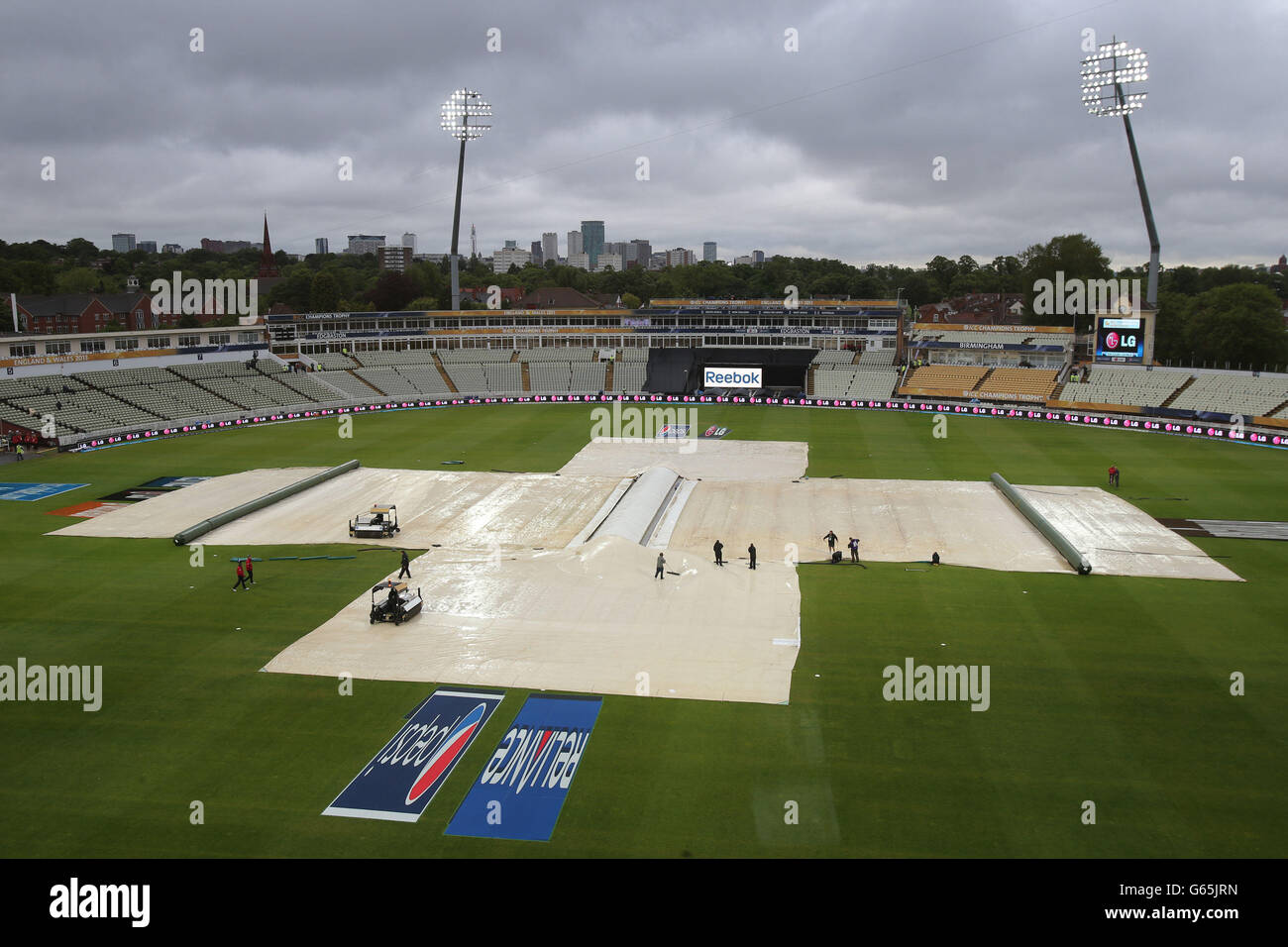 Sport cricket rain cricket pitch covers hi-res stock photography and ...