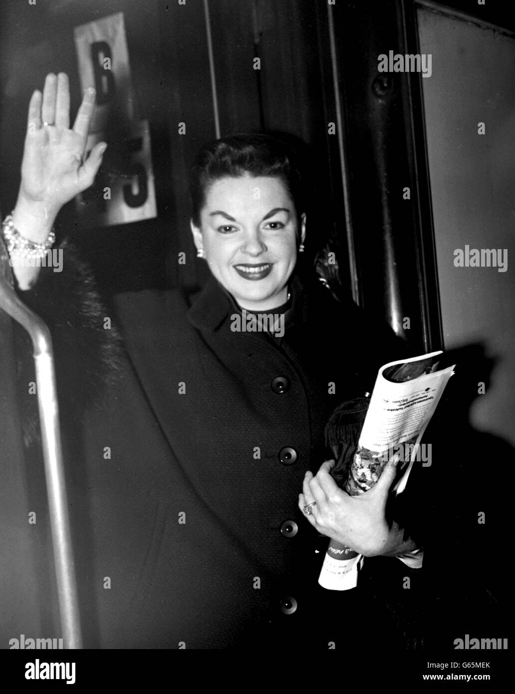 As she leaves waterloo station hi-res stock photography and images - Alamy