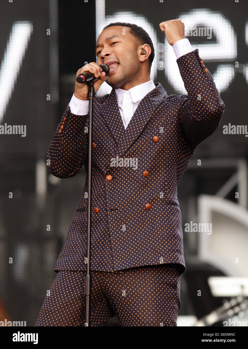 John Legend Performing On Stage High Resolution Stock Photography and ...