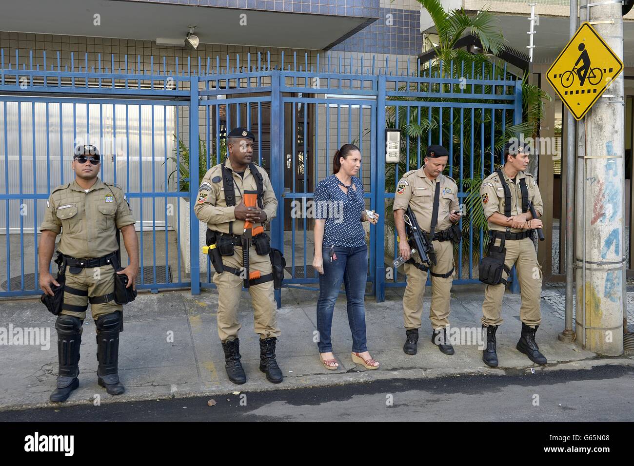 Members of the Brazilian security forces in downtown Rio de Janeiro ...
