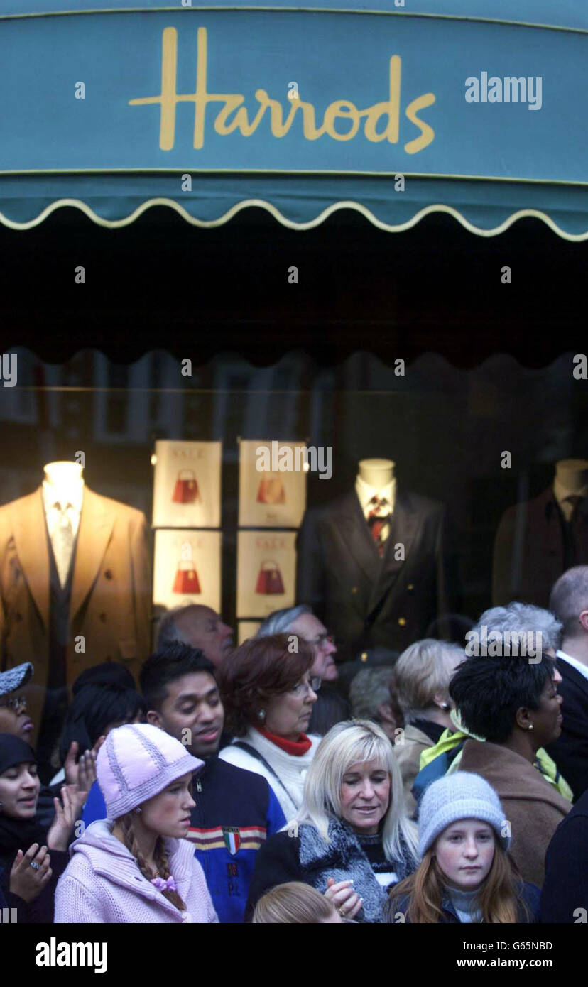 Queue harrods sale hi-res stock photography and images - Alamy