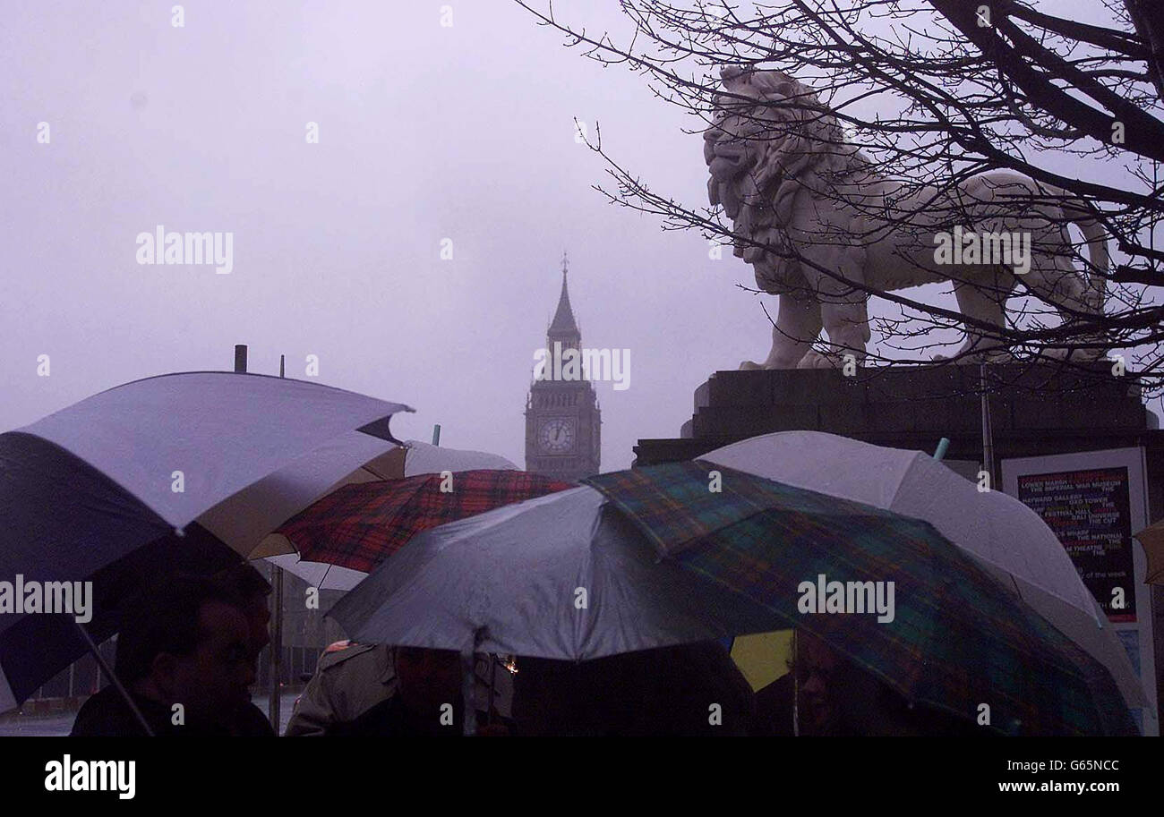 London sunshine rain umbrella hi-res stock photography and images - Alamy