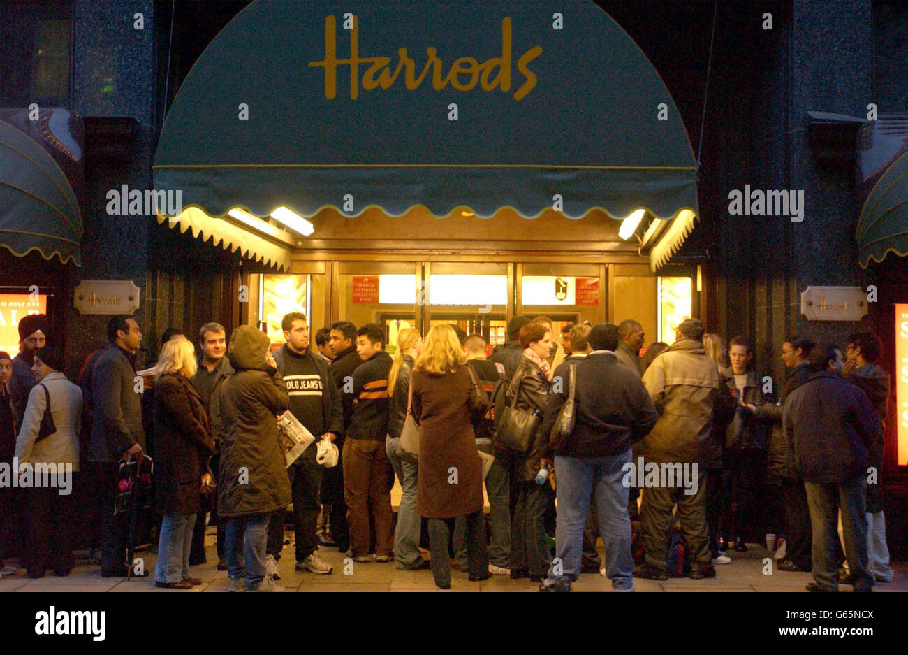 Harrods Winter Sale - Shoppers Stock Photo - Alamy