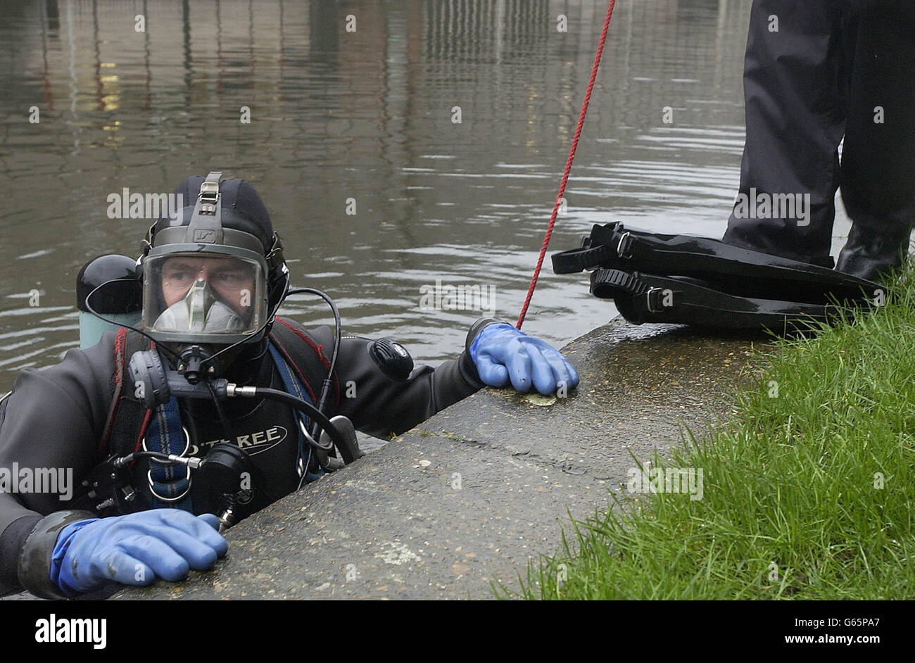 Camden bodies police diver Stock Photo - Alamy