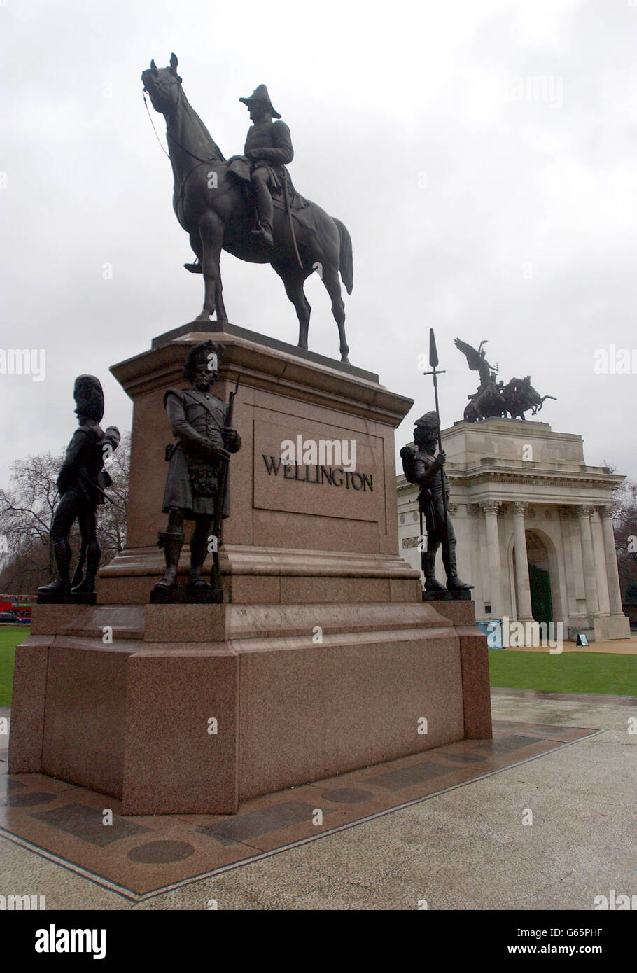 Statues and Memorials - The Wellington Statue - London. The Wellington ...