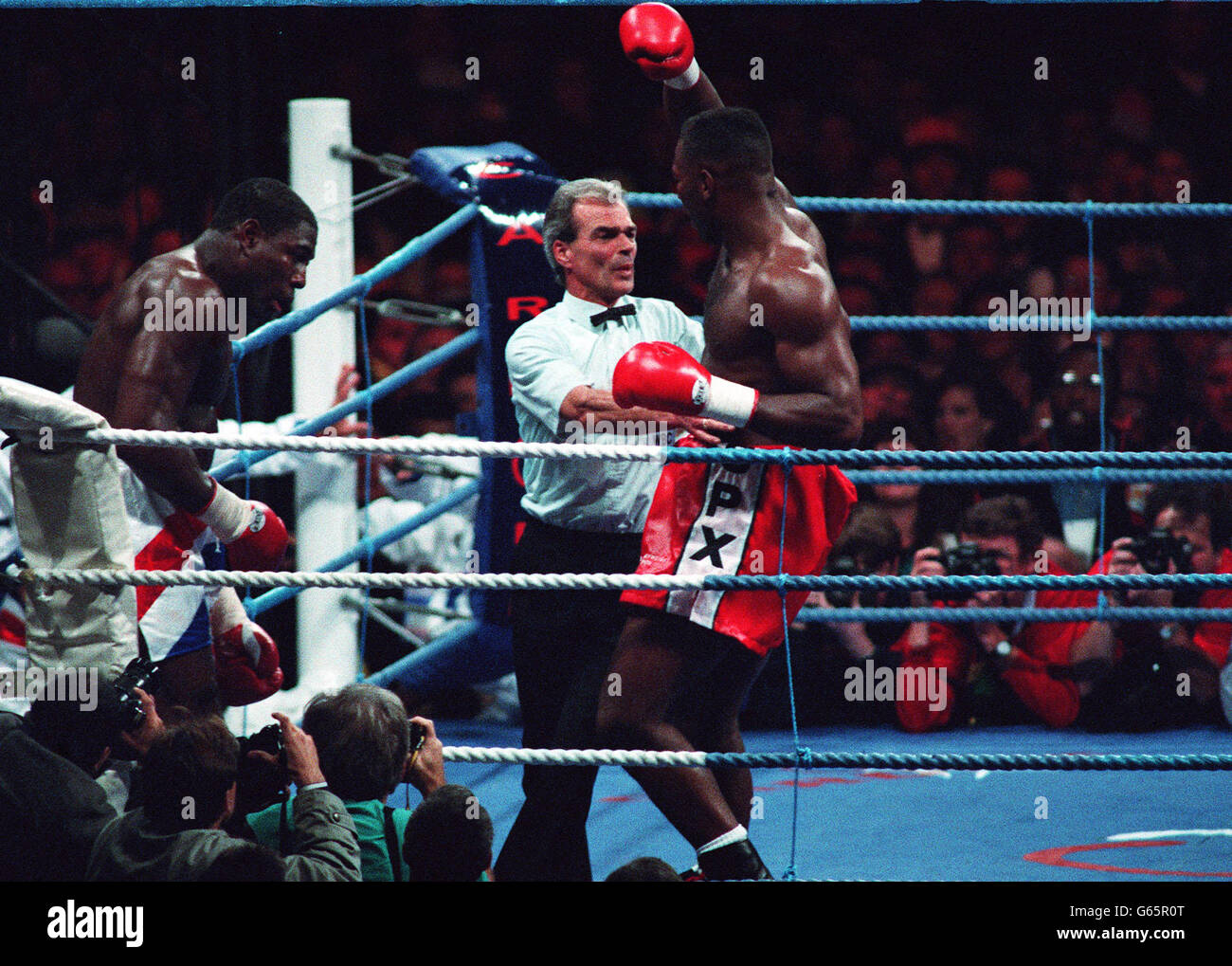 Boxing action shot micky vann lennox lewis frank bruno hi-res stock ...