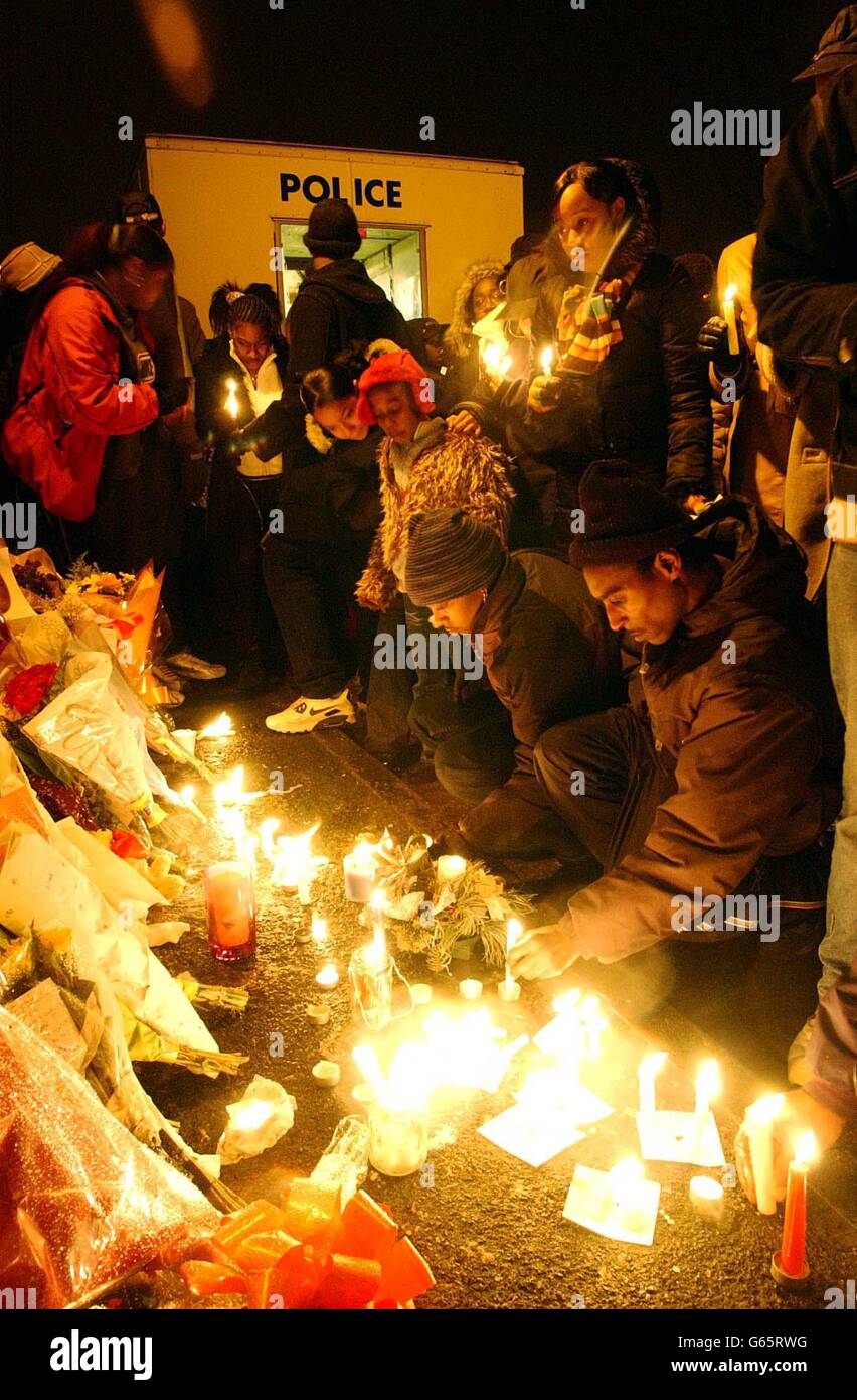 Mourners of shooting victims Letisha Shakespeare and Charlene Ellis ...