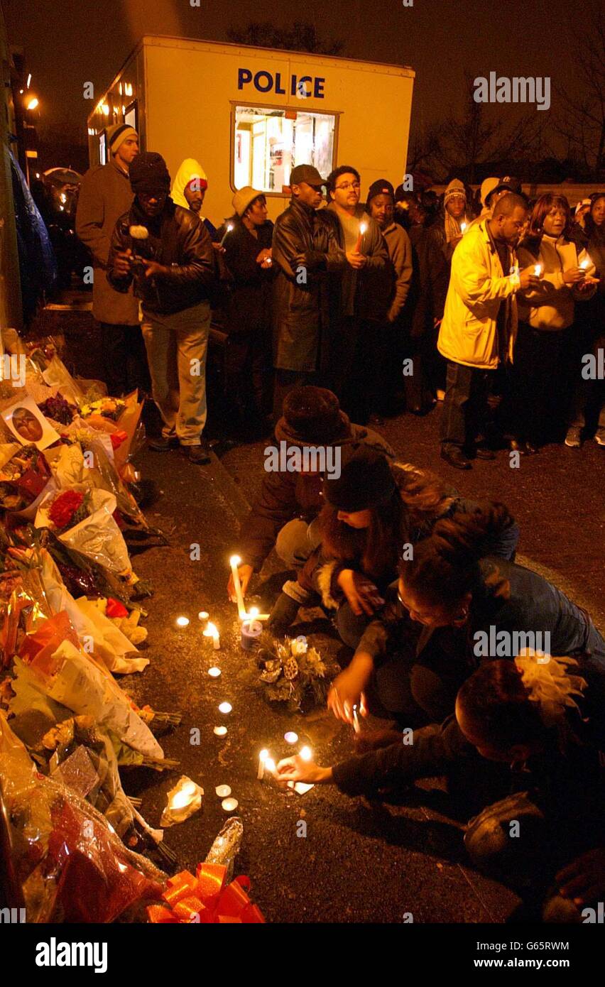 Mourners of shooting victims Letisha Shakespeare and Charlene Ellis ...