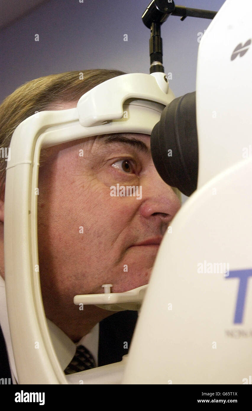 Diabetic retinopathy screening hi-res stock photography and images - Alamy