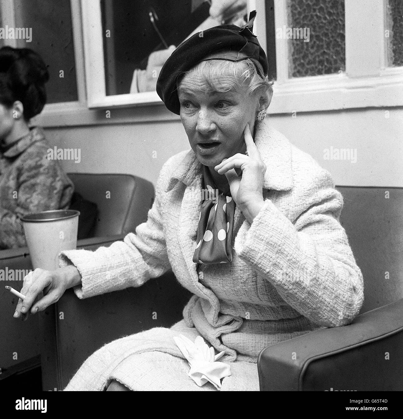 Veronica lake hi-res stock photography and images - Alamy