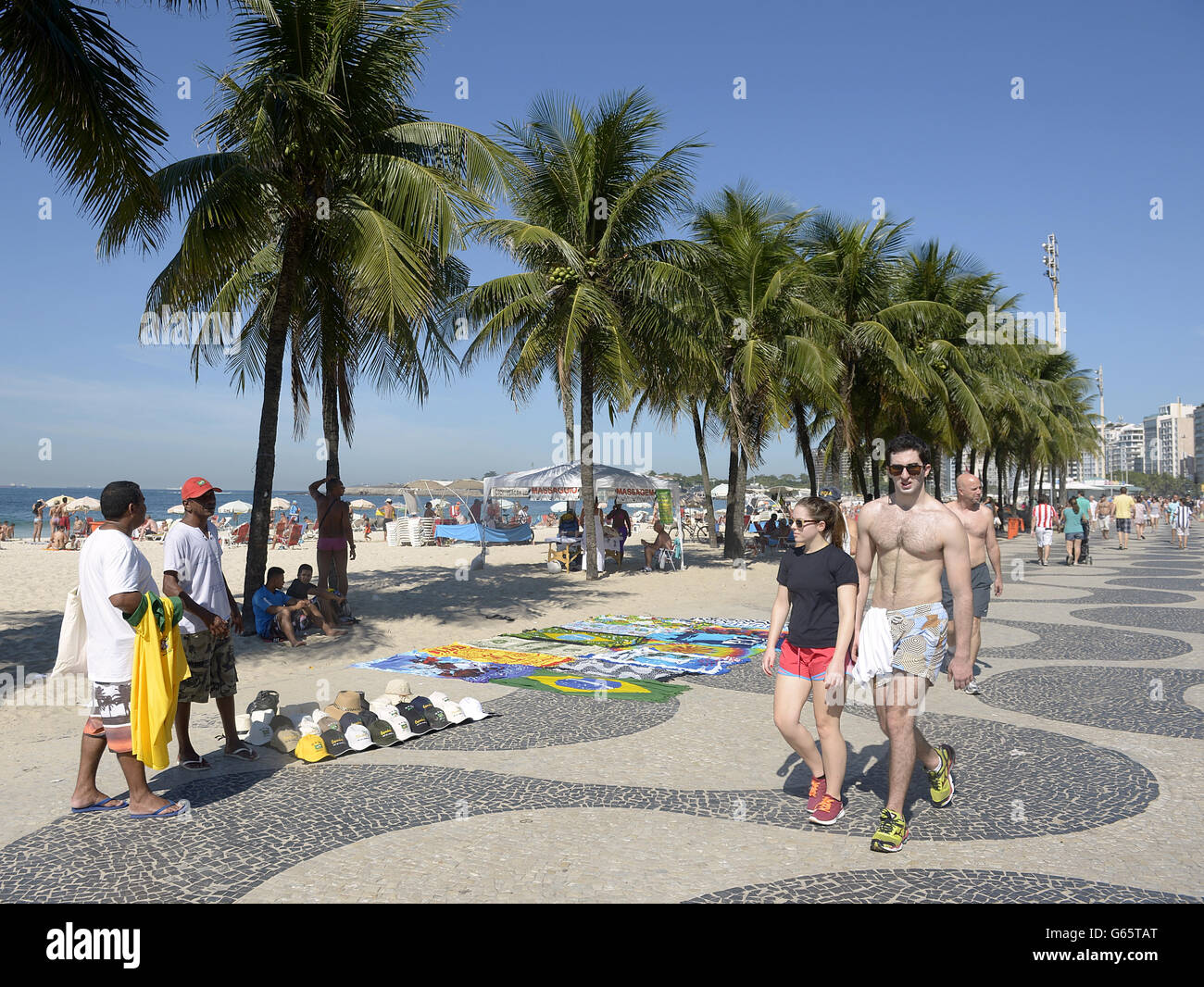 People stroll along the promenade in rio de janeiro hi-res stock ...