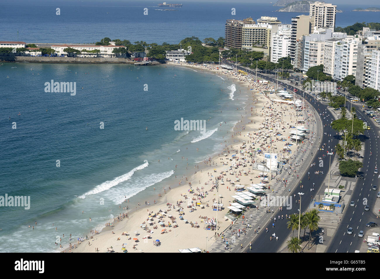 A general view of the beachfront and promenade in Rio De Janeiro Stock ...