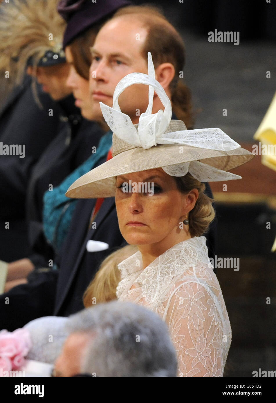 Queen elizabeth ii angry hi-res stock photography and images - Alamy