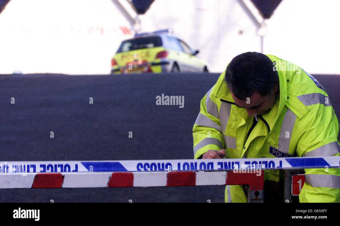 Police search Canal Road in Gravesend, Kent, where there was a murder ...