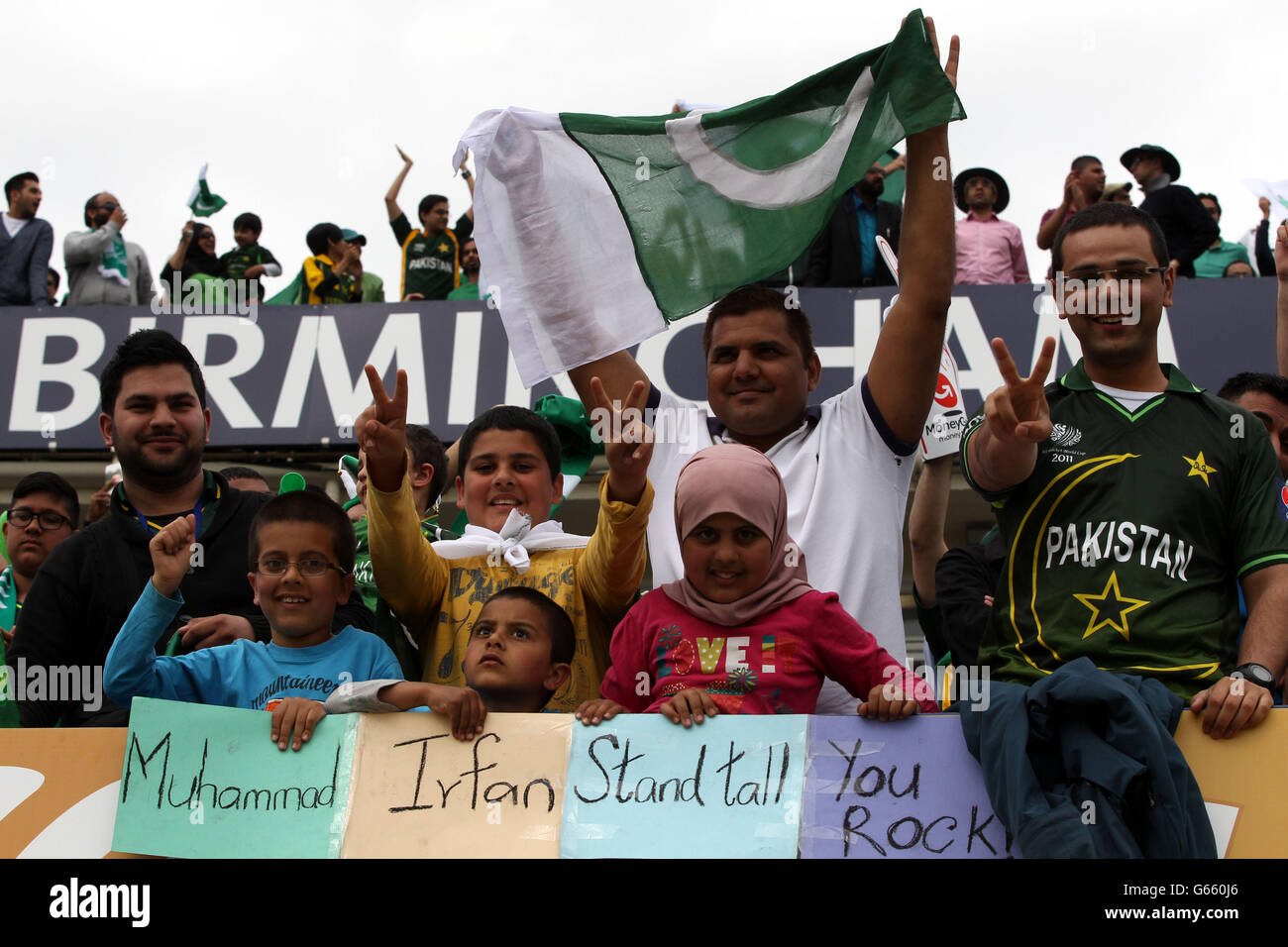 Pakistan fans watch game against South Africa with hand written ...