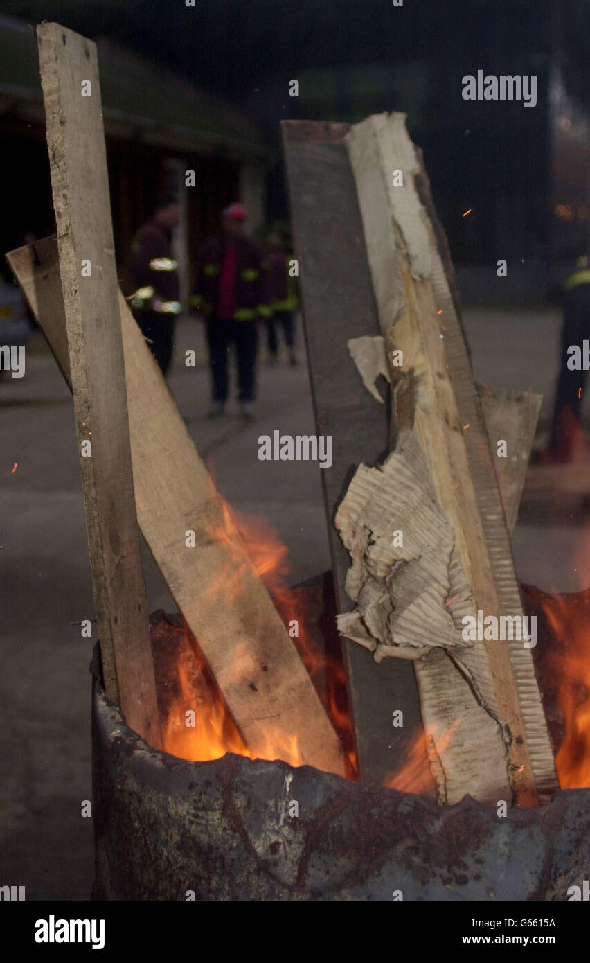 Emergency services industrial action fire brigade strike firefighters ...