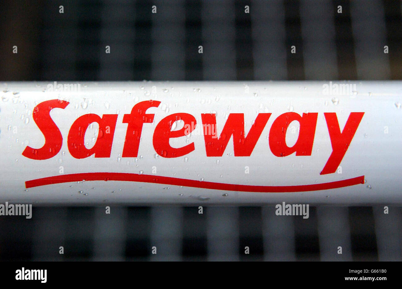 Safeway supermarket logo hi-res stock photography and images - Alamy