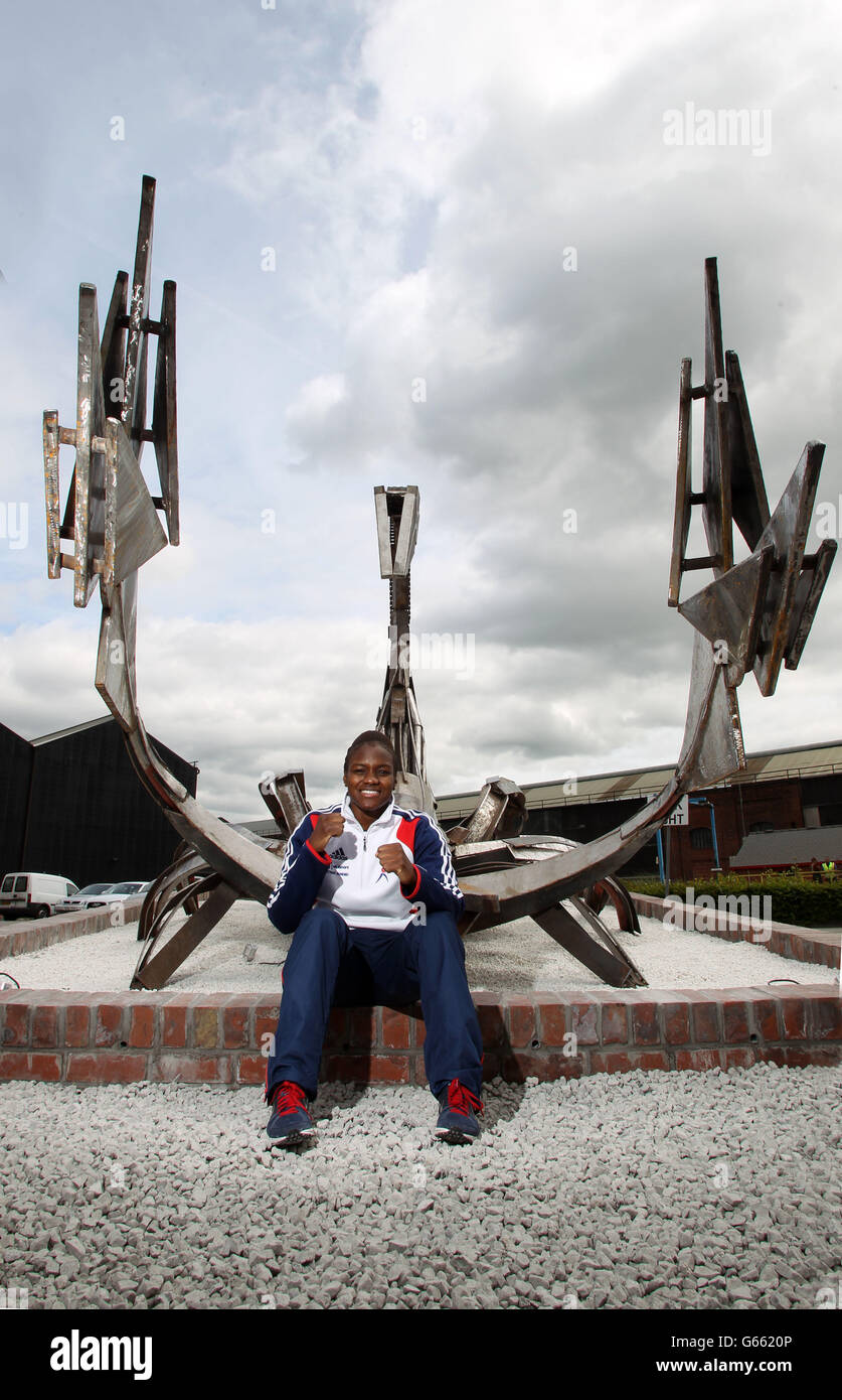Olympic gold Medallist unveils statue. Olympic gold medal winning boxer ...
