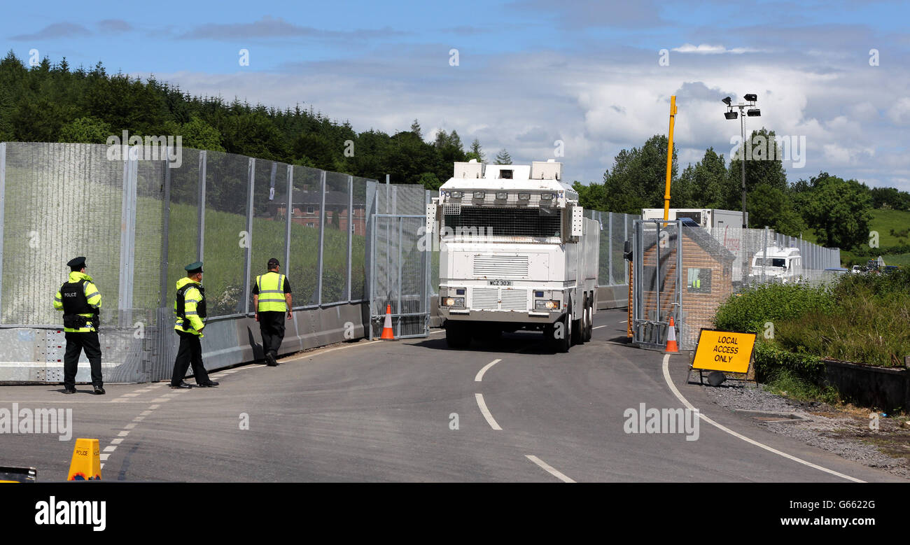 Checkpoint security hi-res stock photography and images - Alamy