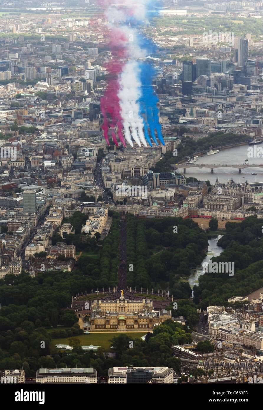 The RAF Red Arrows perform a flypast over Buckingham Palace, central ...