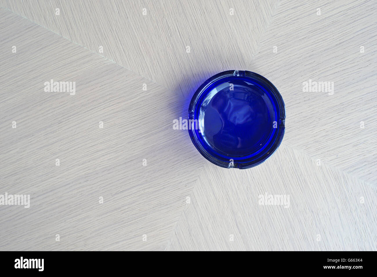 empty blue ashtray on a wooden table Stock Photo - Alamy