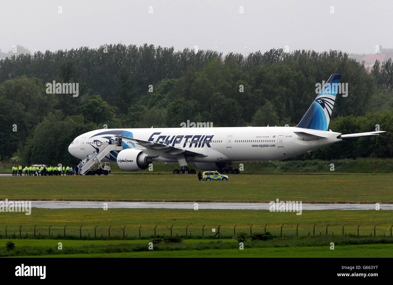 Diverted aircraft hi-res stock photography and images - Alamy