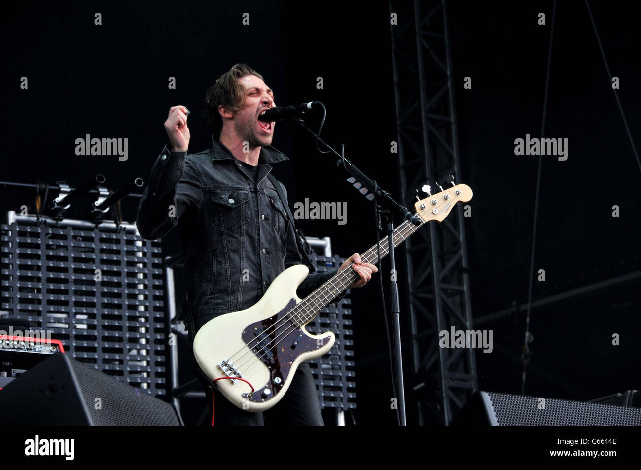 Michael shuman of queens of the stone age hi-res stock photography and ...