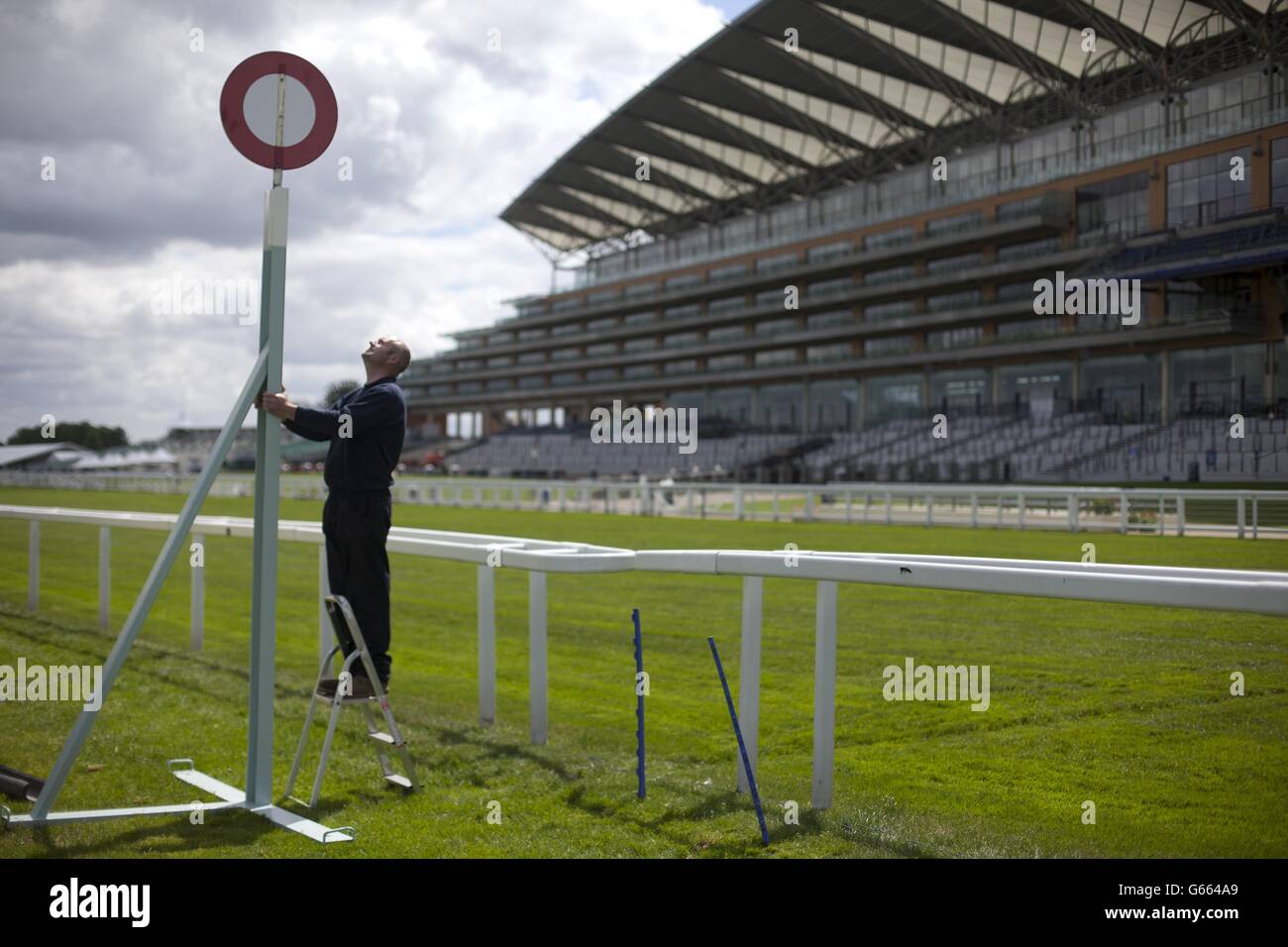 Horse race finishing post hi-res stock photography and images - Alamy
