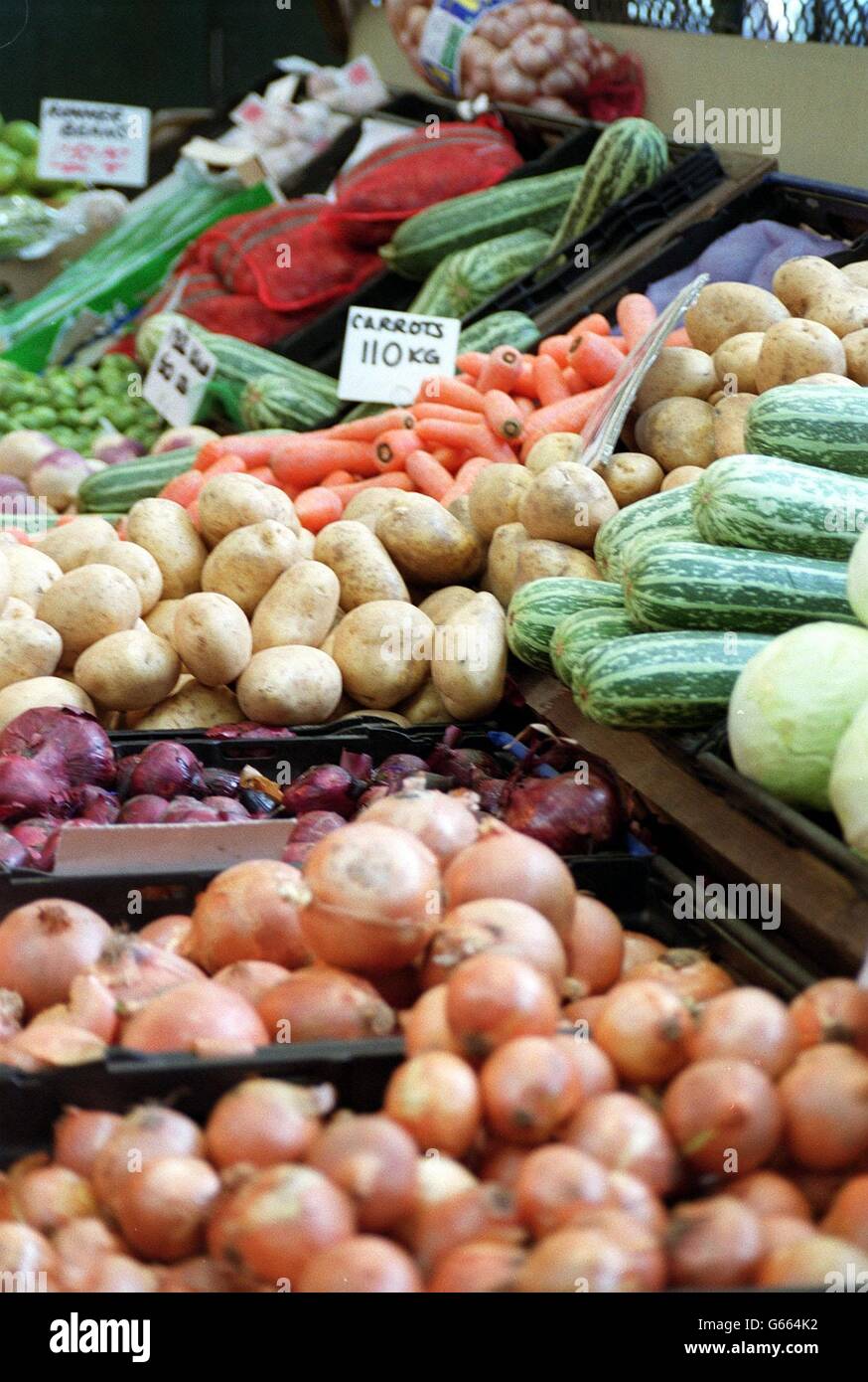 Five portions of fruit and vegetables hi-res stock photography and ...
