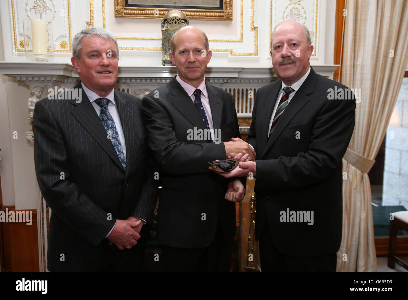 Michael martin irish defence forces hi-res stock photography and images ...