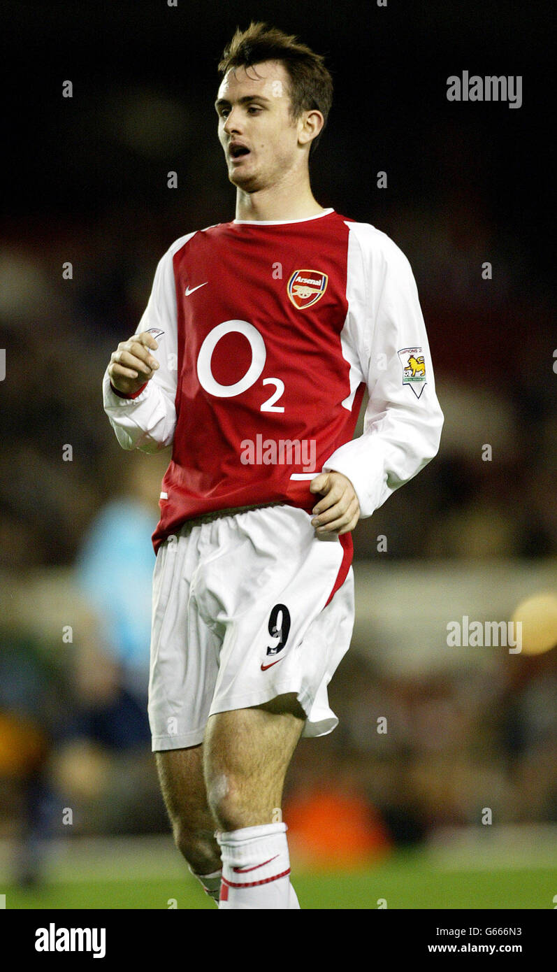 Football action francis jeffers hi-res stock photography and images - Alamy