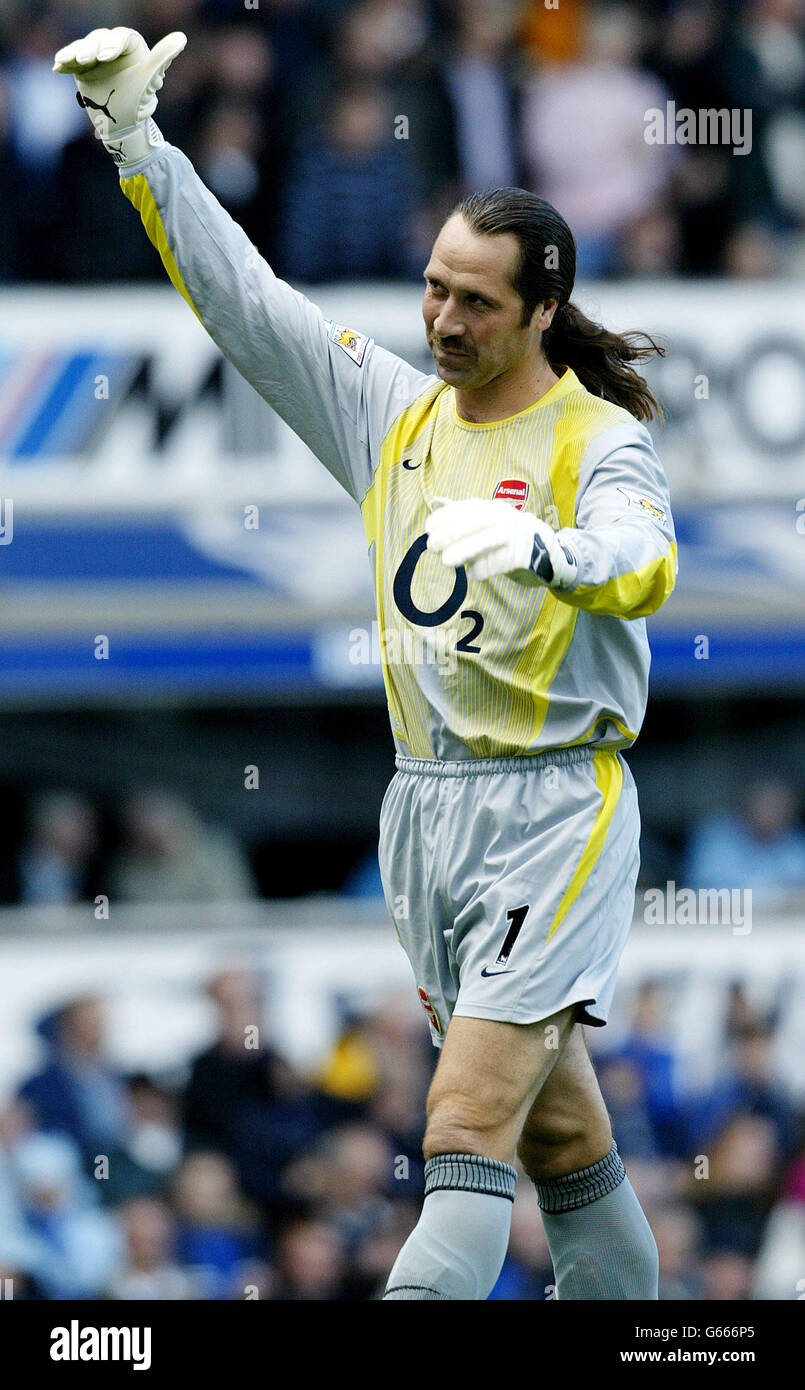 Arsenal keeper David Seaman waves to fans at Goodison Park, in a ...