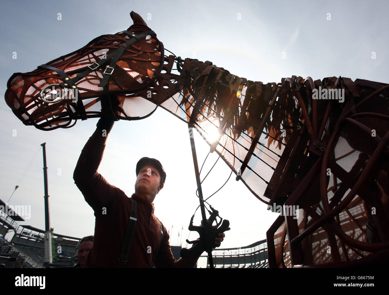The life-size horse puppet and puppeteer Shaun McKee from the ...