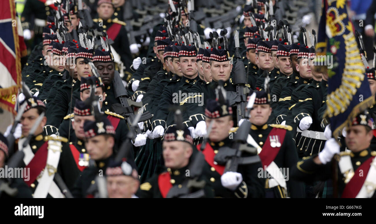 350 members of the Argyll and Sutherland Highlanders (5 SCOTS) parade ...