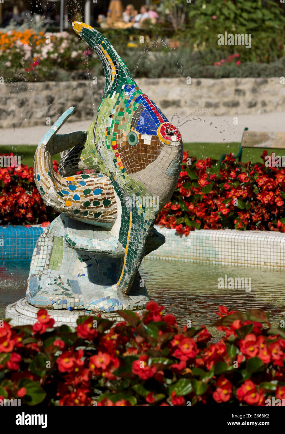 Fish fountain hi-res stock photography and images - Alamy