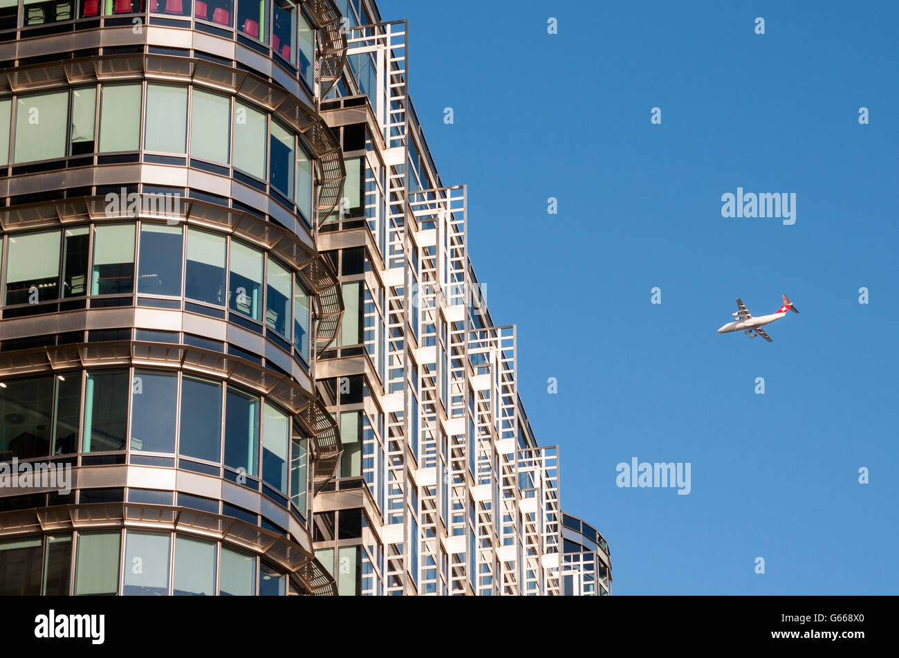 20 canada square canary wharf london hi-res stock photography and ...