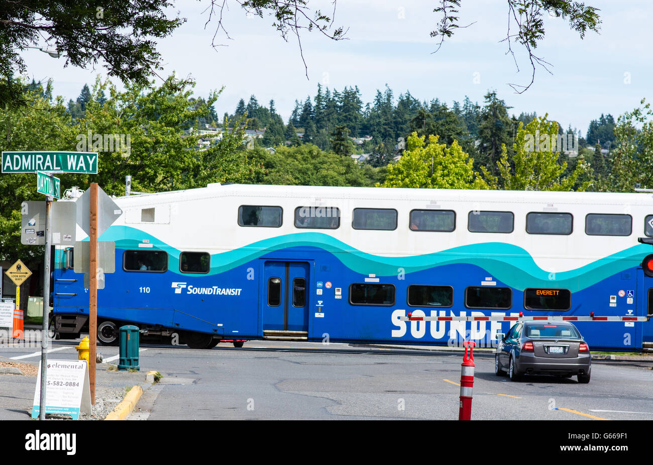 Amtrak train stop hi-res stock photography and images - Alamy