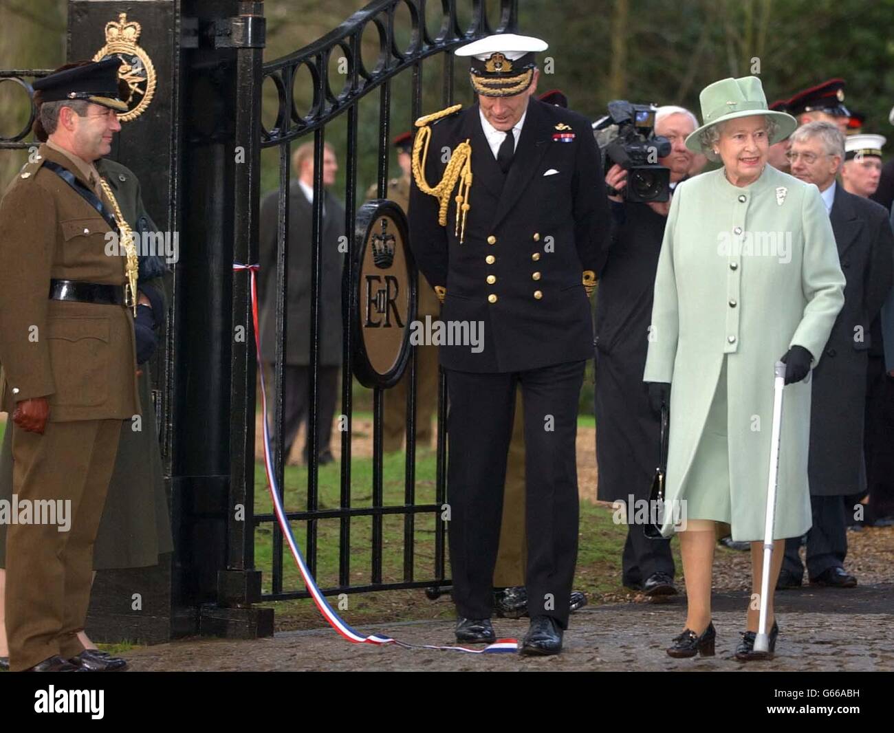 Queen - Opening Sandringham Gates Stock Photo - Alamy
