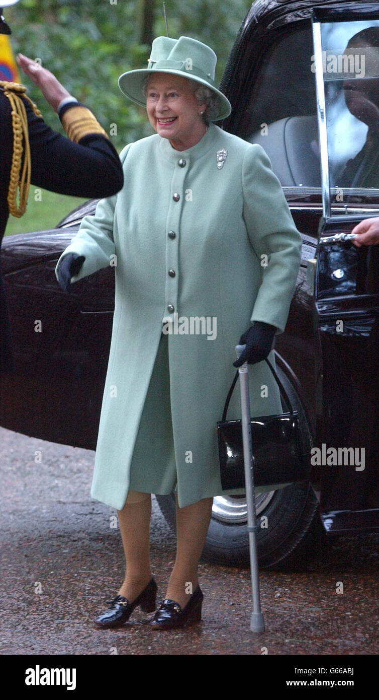 Queen sandringham 2003 hi-res stock photography and images - Alamy
