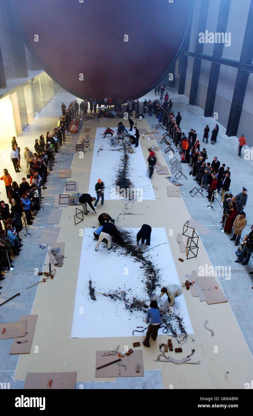Cai guo qiang gunpowder art hi-res stock photography and images - Alamy