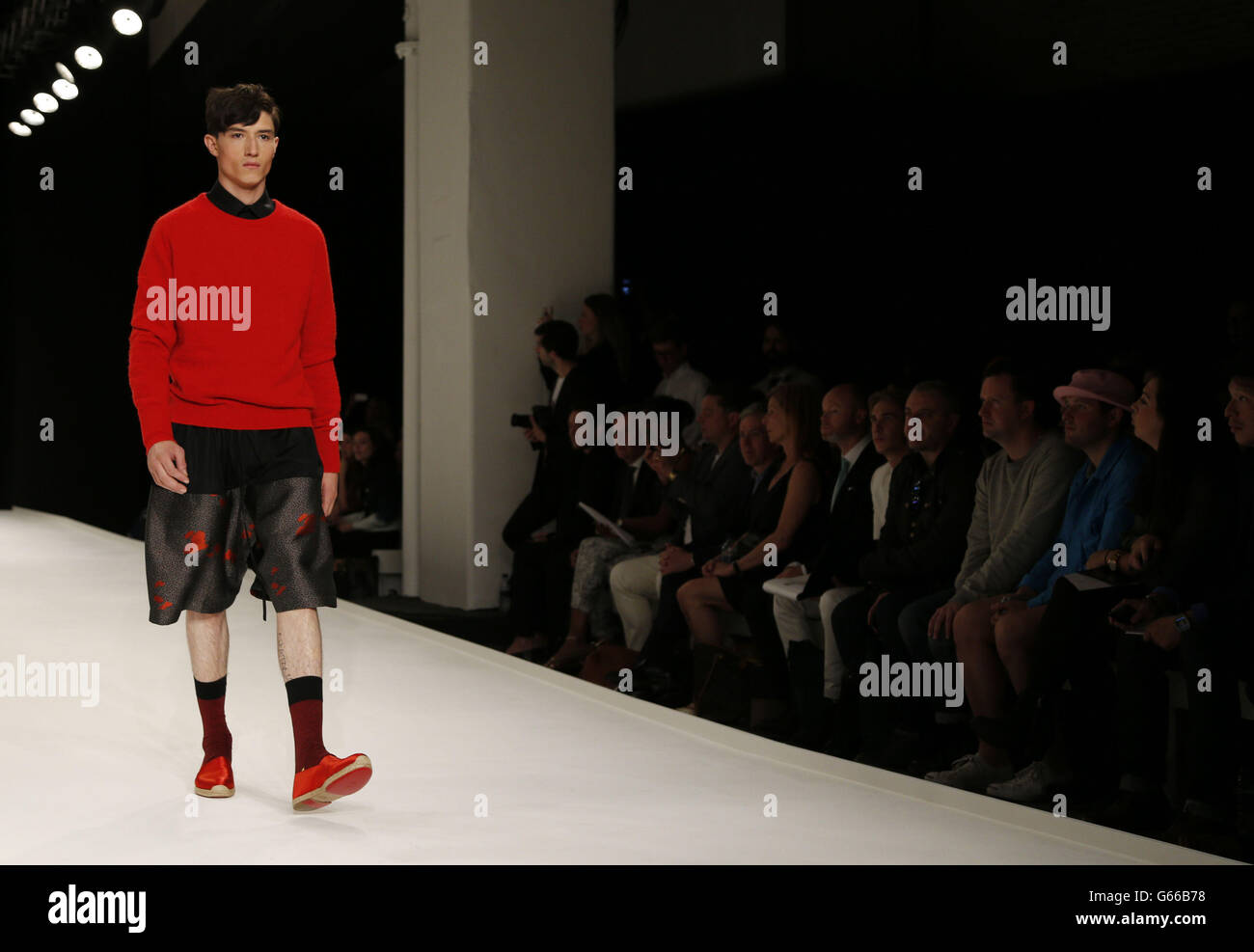 Full length model runway modelling mangsm hi-res stock photography and ...