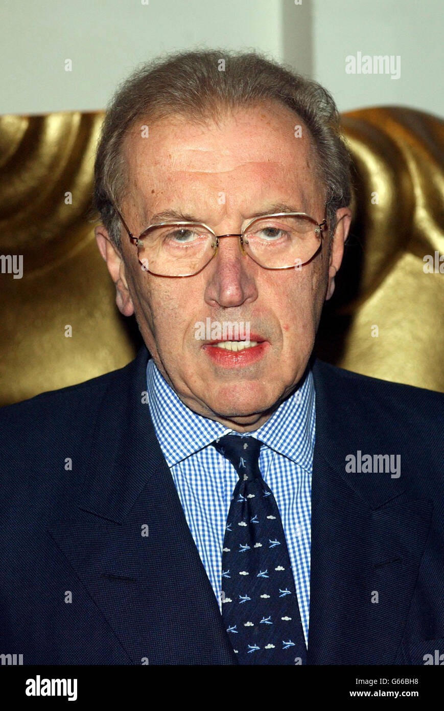 Tv am david frost hi-res stock photography and images - Alamy